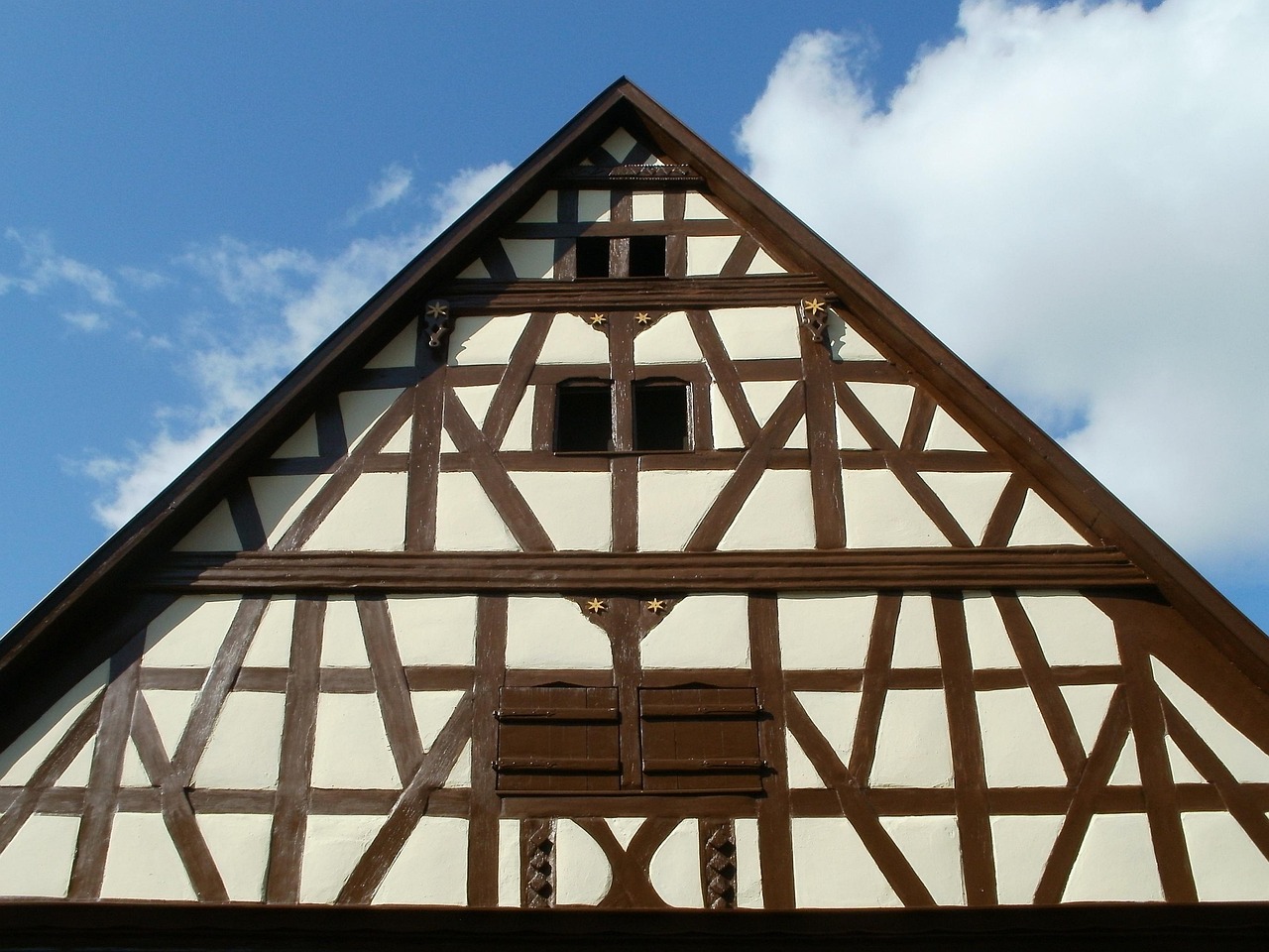 Chevêtre charpente traditionnelle ou fermettes : quel choix privilégier